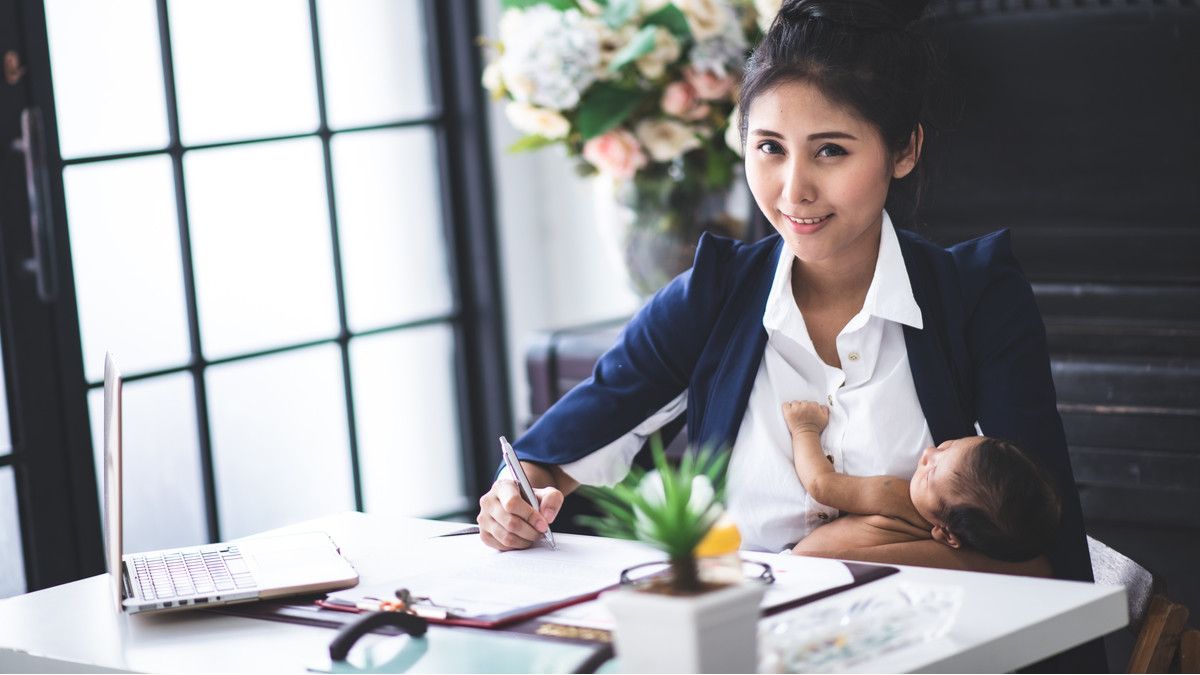 Tips Sukses Ibu Bekerja Memberikan ASI Eksklusif bagi Bayi - KlikDokter