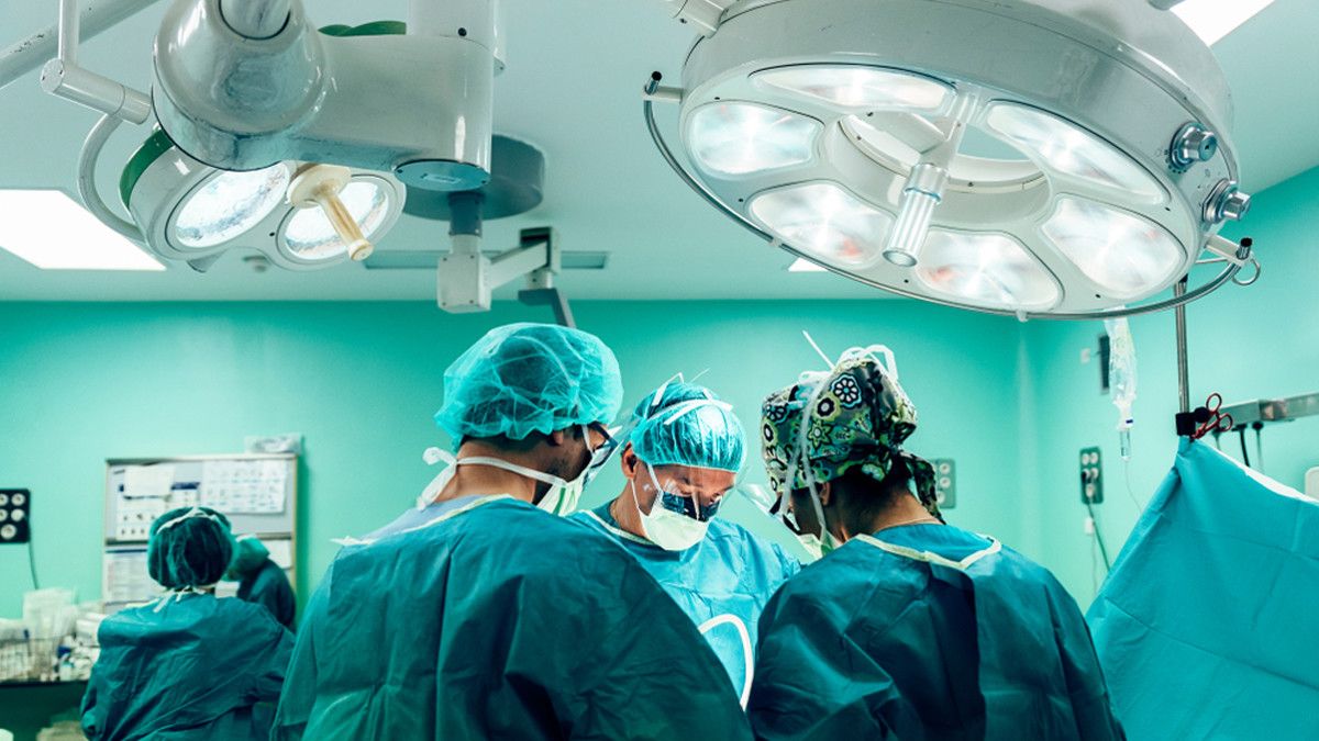 6 Jenis Operasi Ambeien yang Perlu Kamu Tahu - KlikDokter