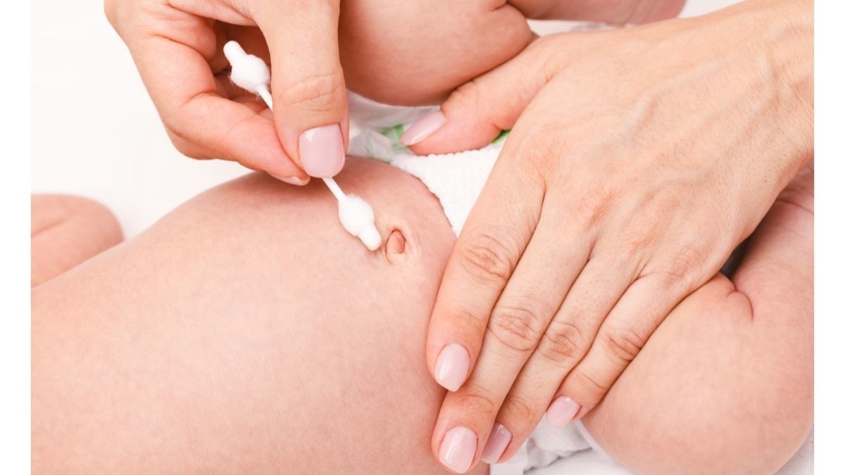 Cegah Pusar Bodong pada Bayi Pakai Koin, Efektifkah? - KlikDokter