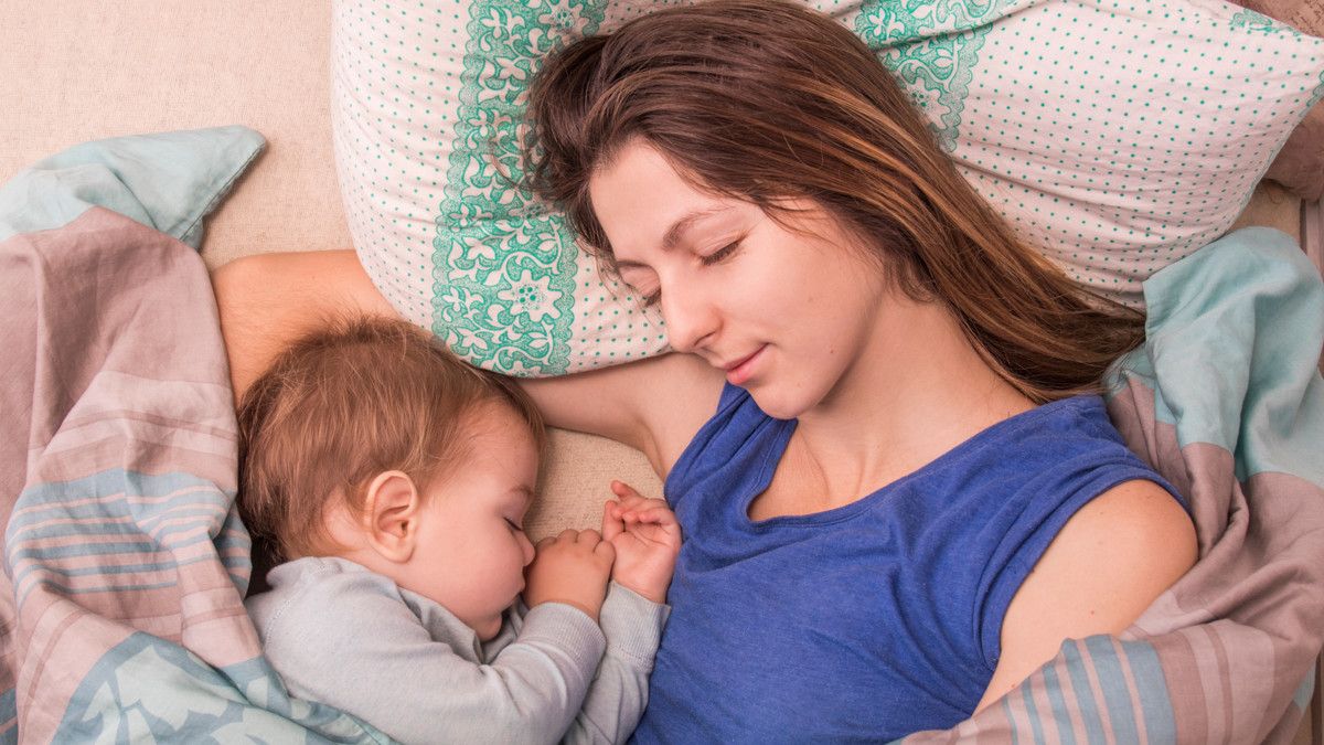 Tidur Bersama Bayi atau Co-Sleeping, Apa Manfaatnya? - KlikDokter