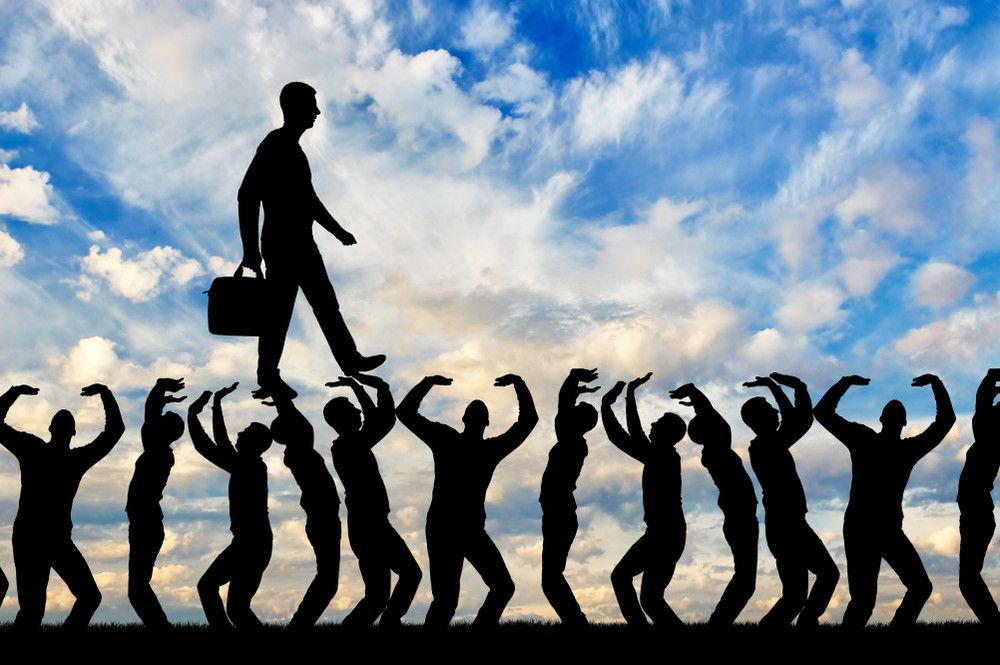 Bersikap Seperti Tuhan, Ketahui Gejala God Complex - KlikDokter