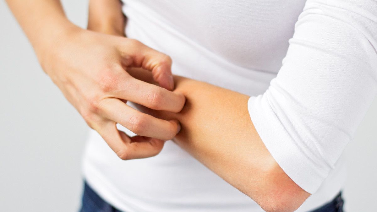 4 Bahaya Serius Akibat Sering Menghirup Bau Bensin - KlikDokter