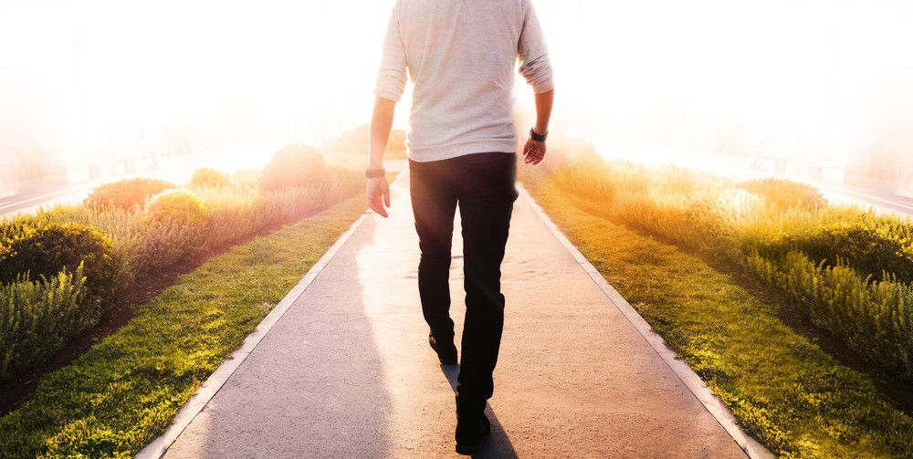 Jalan Kaki Mundur, Ini Manfaatnya bagi Kesehatan - KlikDokter