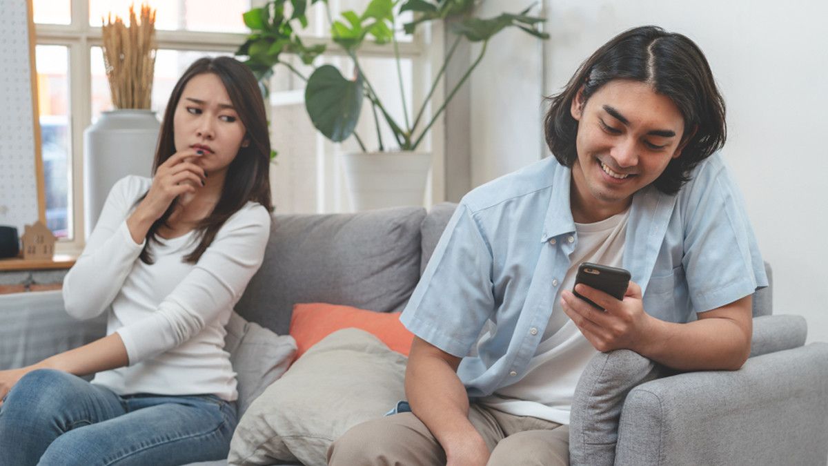 Curiga Berlebihan, Benarkah Tanda Gangguan Paranoid? - KlikDokter