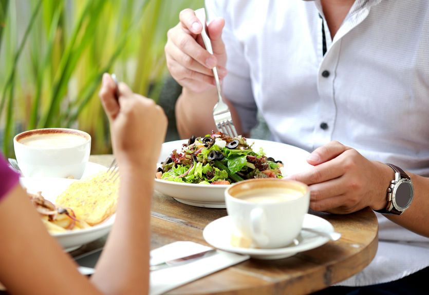 Cegah Pusing dan Mual Saat Puasa dengan Cara Ini - KlikDokter