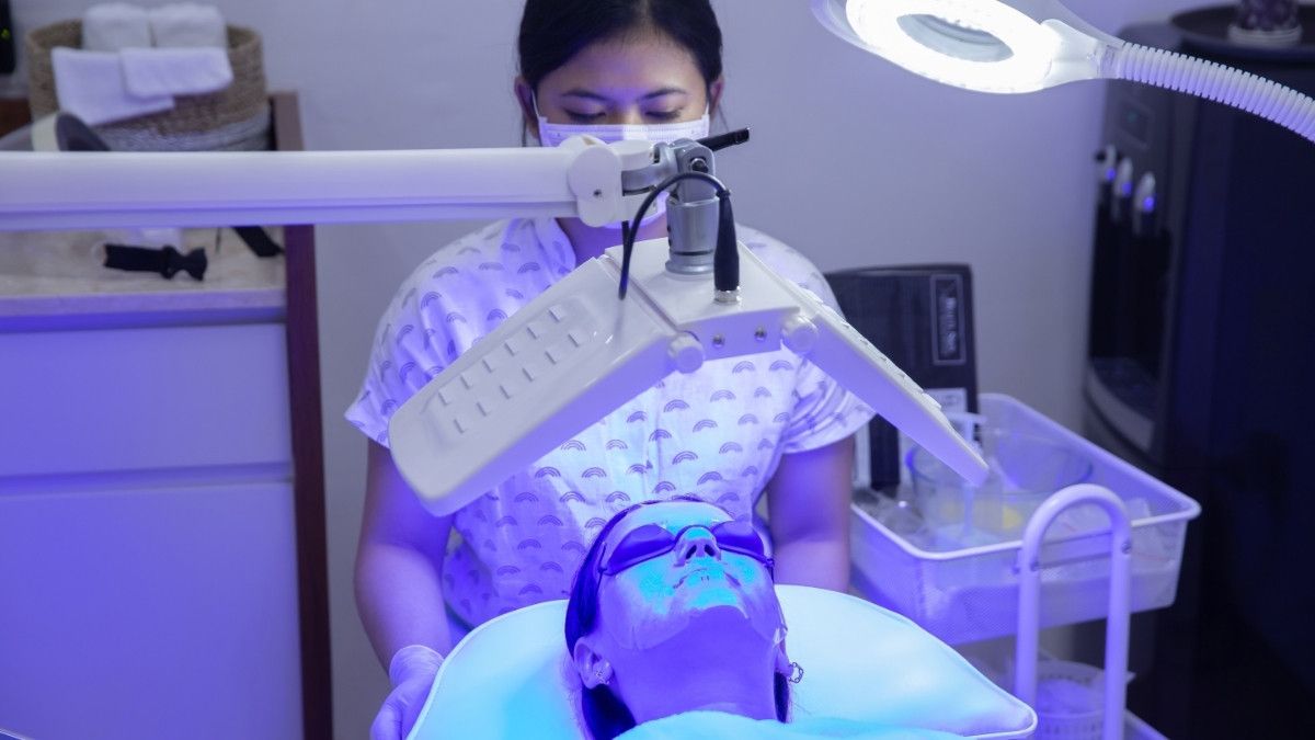 Benarkah Blue Light Berbahaya Bagi Kulit Klikdokter