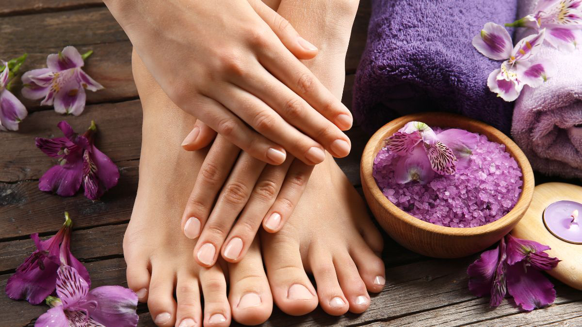 Manfaat Manicure Pedicure dan Cara Melakukannya - KlikDokter