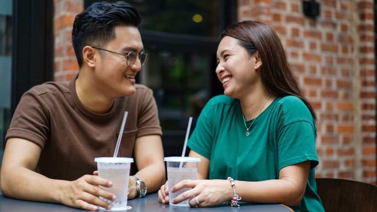 Kenali Apa Itu Love Bombing, Ciri-Ciri, dan Bahayanya - KlikDokter