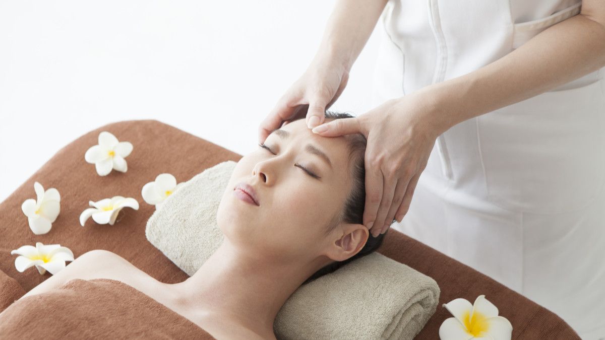 Kenali 4 Manfaat Totok Wajah untuk Kesehatan Kulit - KlikDokter