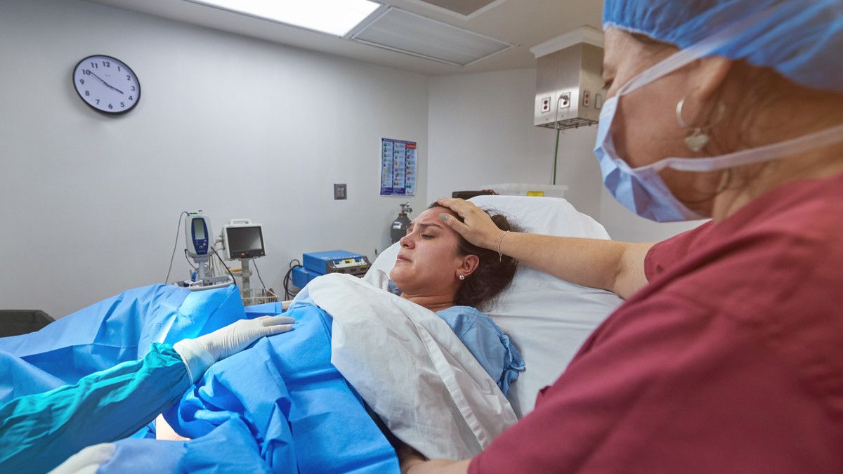 Ini 10 Cara Mengejan yang Benar Saat Melahirkan - KlikDokter